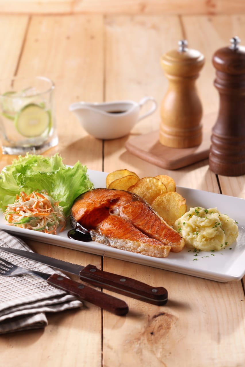 Chill In Cafe Berkonsep Semi Dining Room yang Buka 24 Jam - Vemme Daily